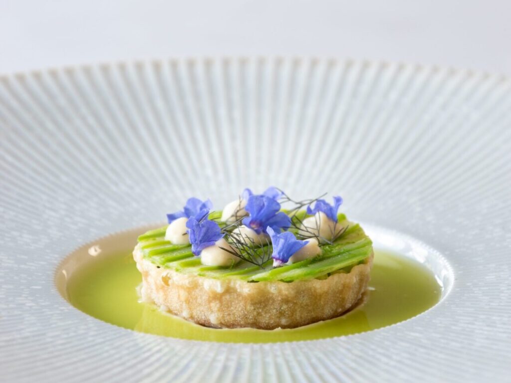 Pie Tee Oval | MoldBrothers